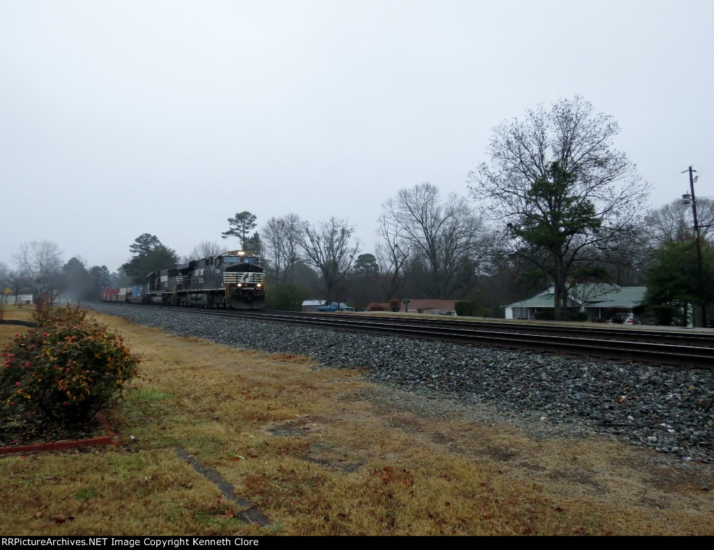 NS train #221 (Intermodal) (Charlotte, NC - Atlanta, GA) (pic 3)